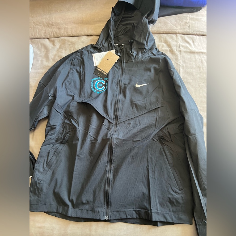 Mens Nike Chicago Marathon 2025 Jacket (Hq4267 010) S… - Gem